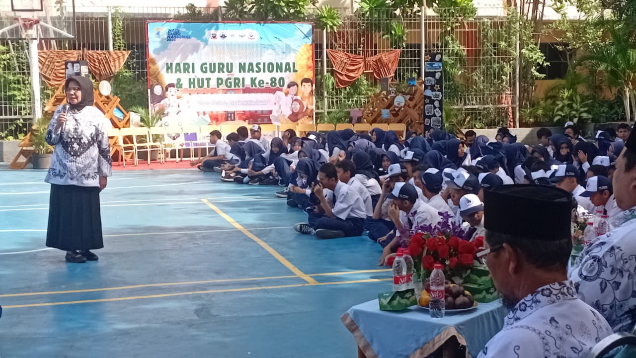 SMP Trimulia Jakarta Rayakan HUT ke-80 PGRI dengan Upacara dan ...